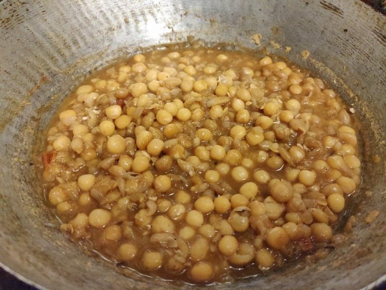 Samosa Chana Chaat | Samosa Chaat - nams corner