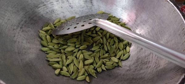 Cardamom Powder Recipe | Elaichi powder | How to make Cardamom powder ...