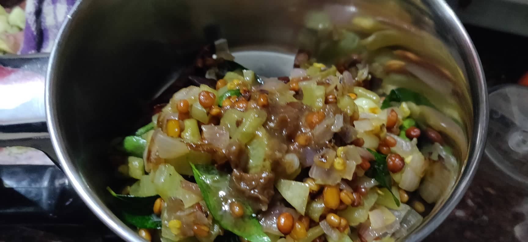 Pudalangai Chutney Recipe | Snake Gourd Chutney | Podalangai Thogayal ...