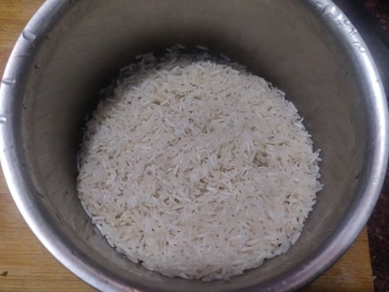 Nattu Kozhi Biryani Recipe | Country Chicken Biryani in pressure cooker ...