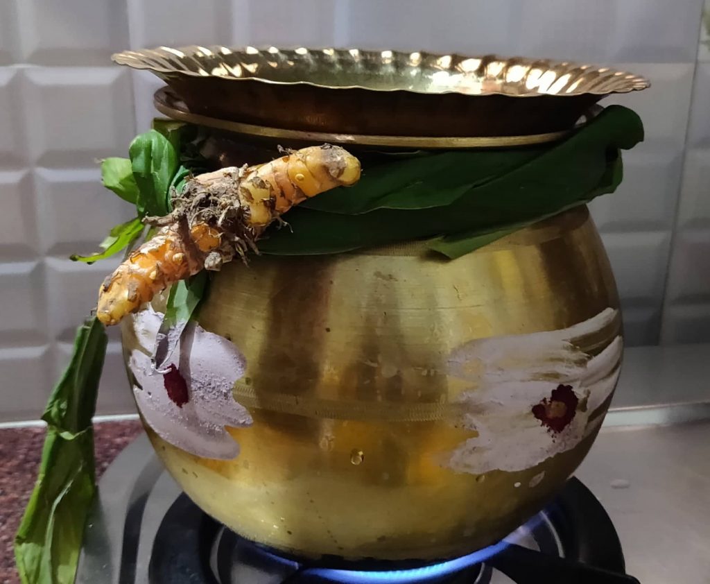 Sakkarai Pongal in brass pot | Sweet Pongal in Traditional Pot method ...