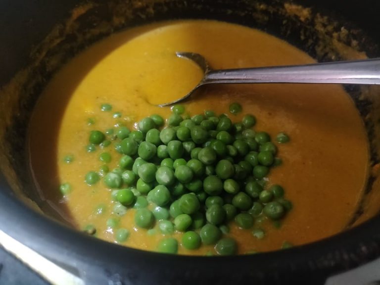 Green peas masala Recipe | Matar Masala | Creamy green peas curry ...