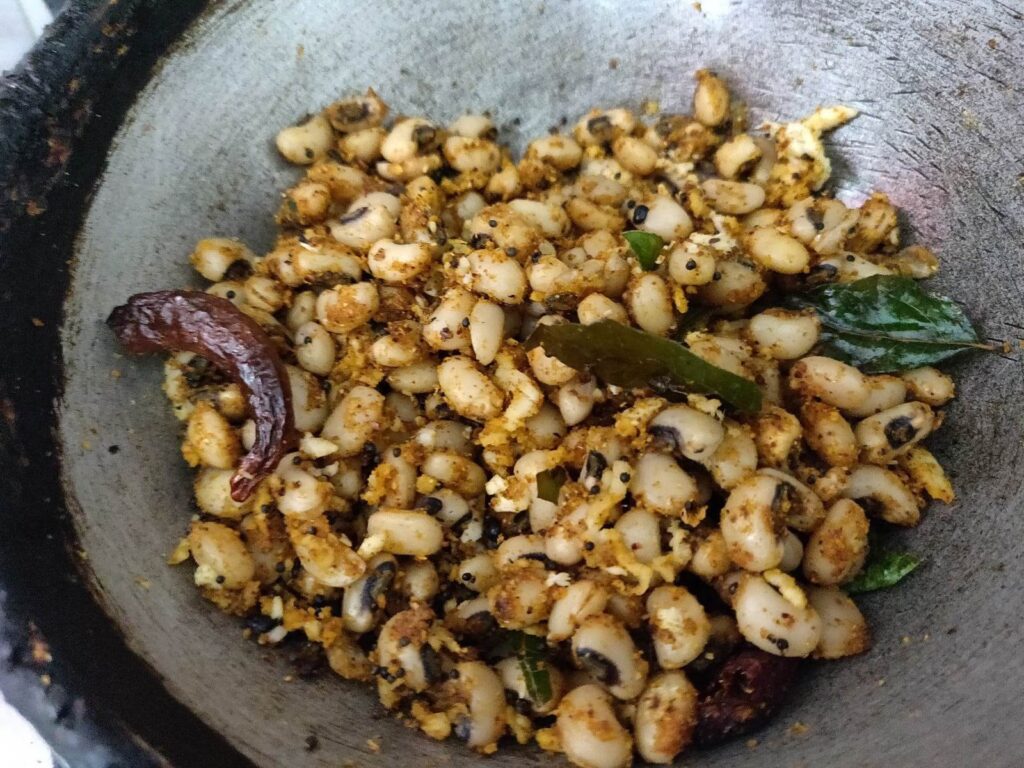 Cowpea Sundal | Lobia Sundal | Thatta Payiru Sundal Recipe - nams corner