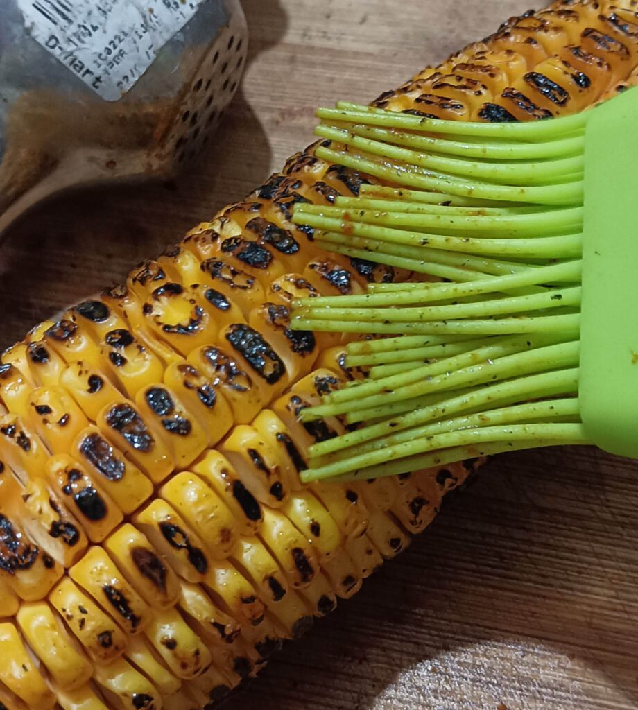 Roasted corn on the cob | Indian Street style roasted corn - Navirundu