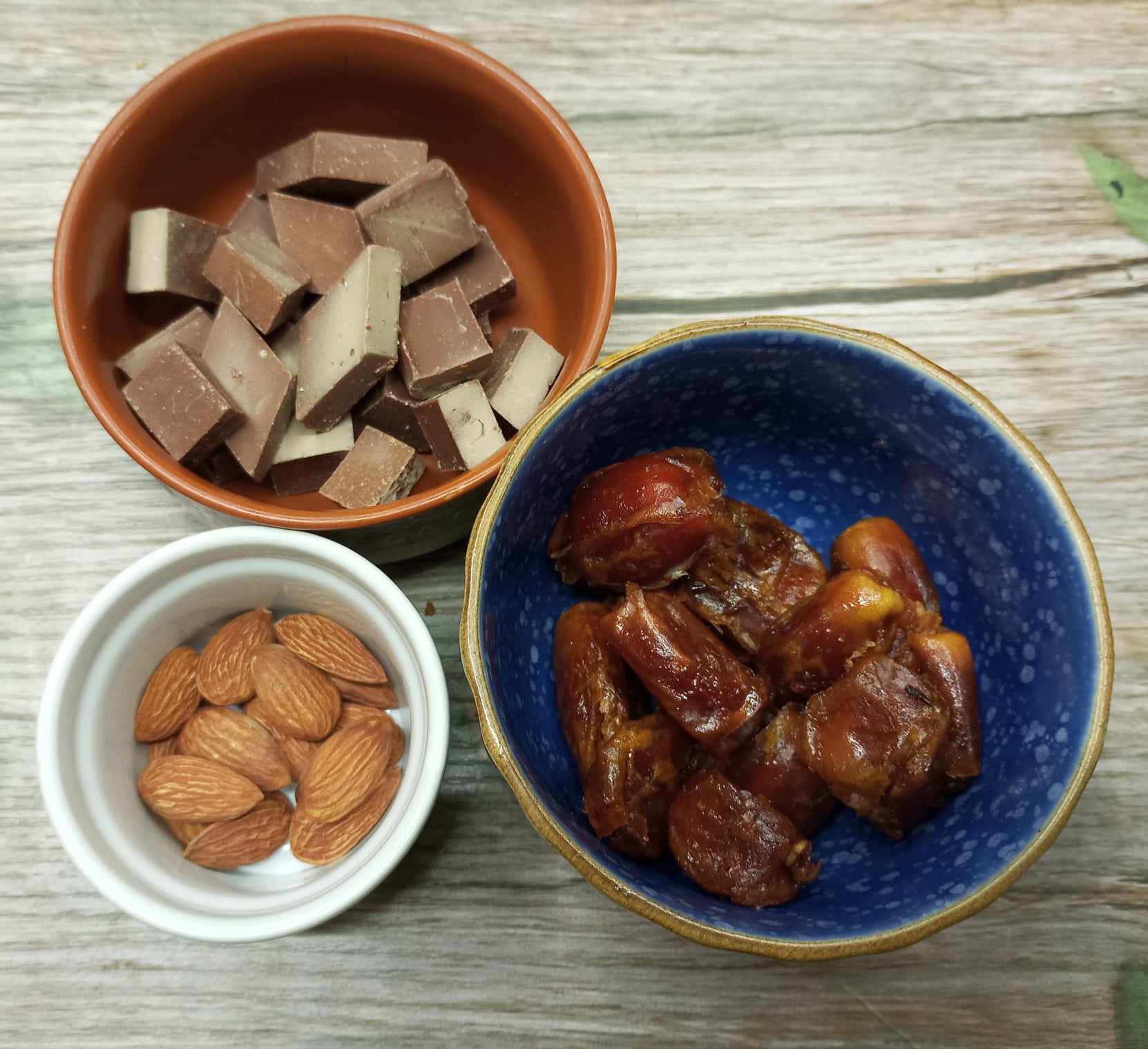 Almond Stuffed Chocolate Dates Recipe | Healthy Dessert Recipes - nams ...